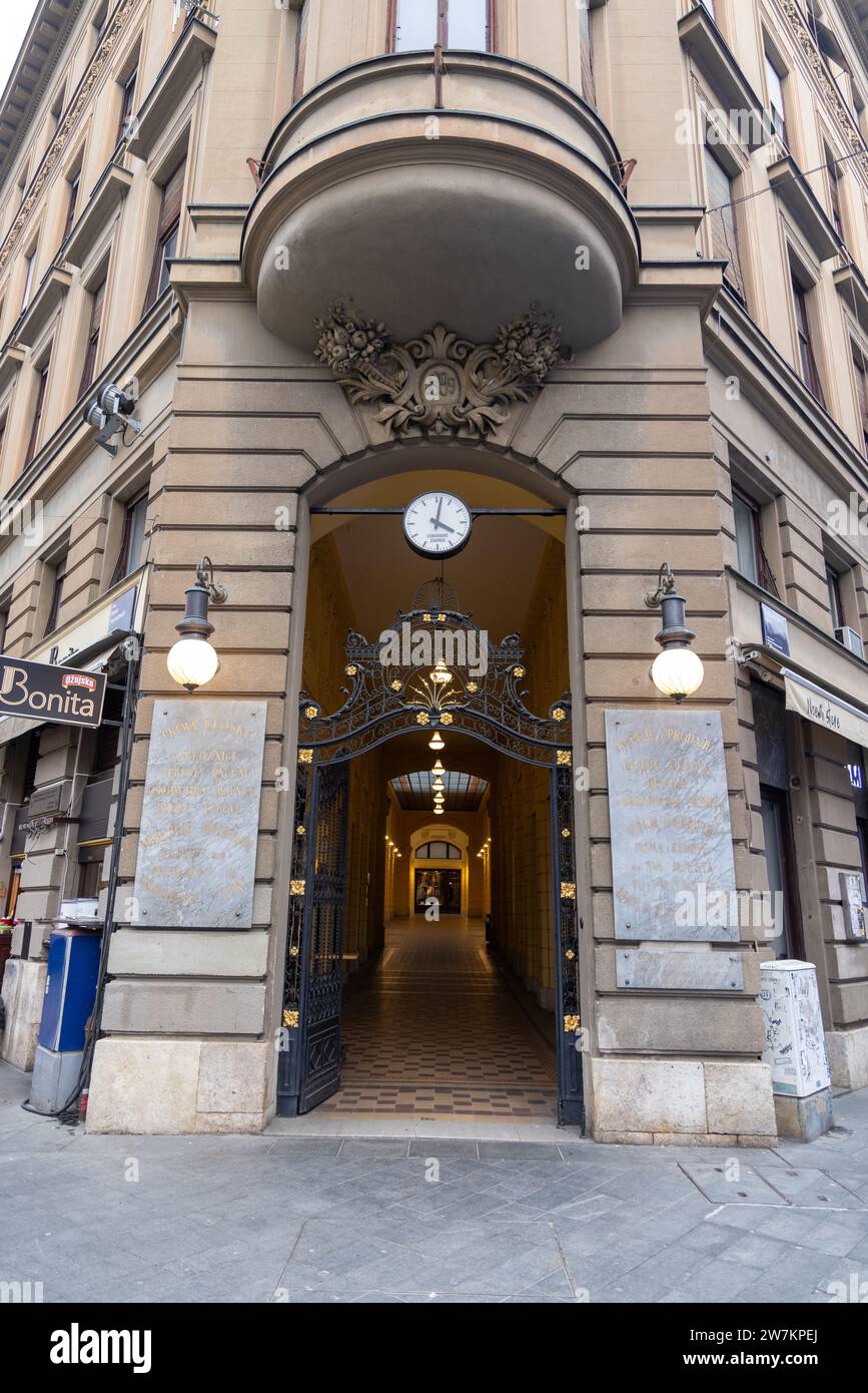 Oktogon gallery hi-res stock photography and images - Alamy