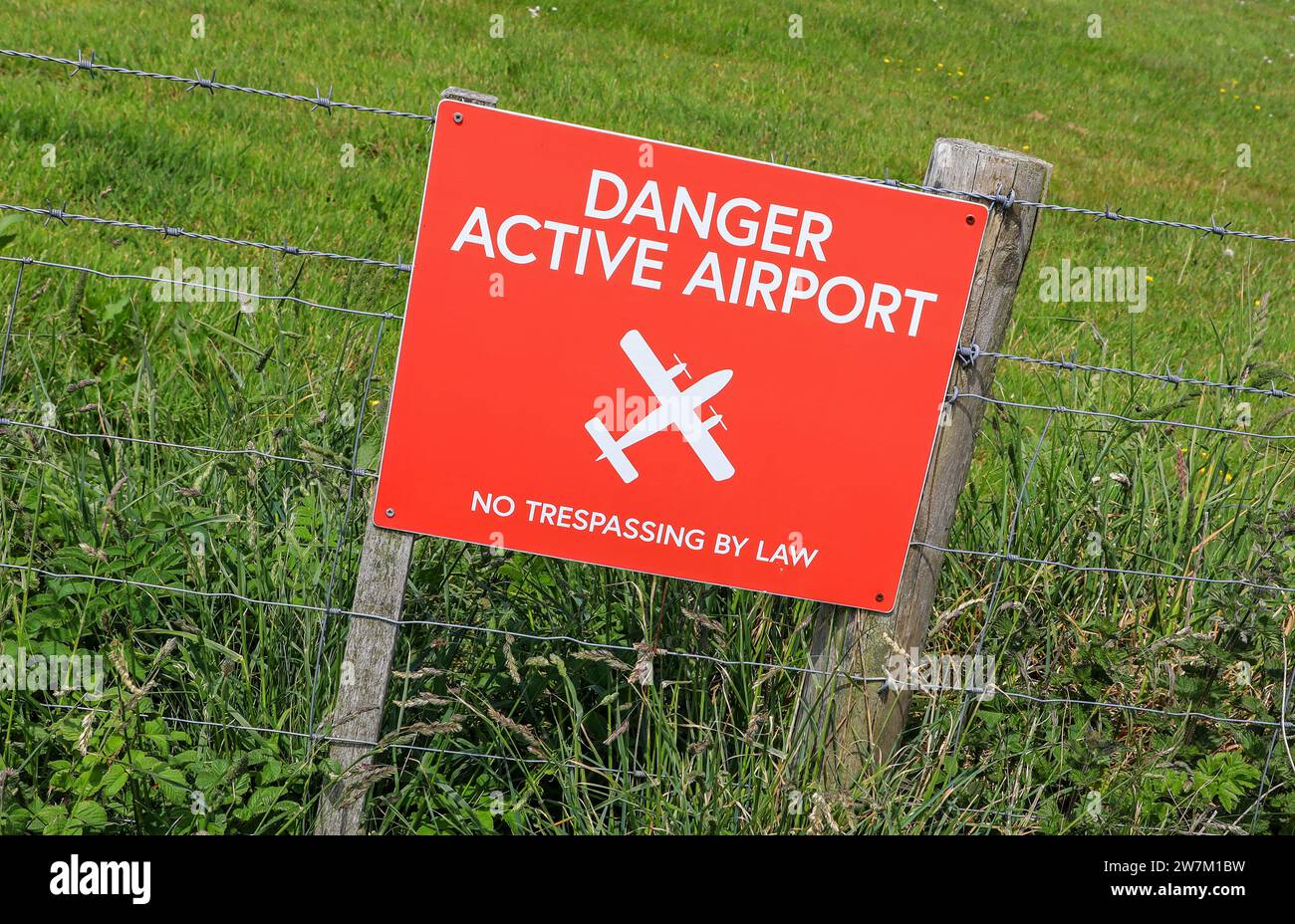 Danger active airport hi-res stock photography and images - Alamy