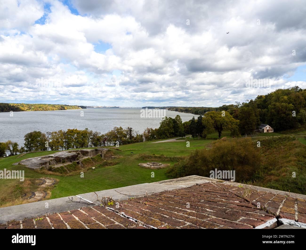 From Fort Washington's elevated ramparts, behold the picturesque vista ...