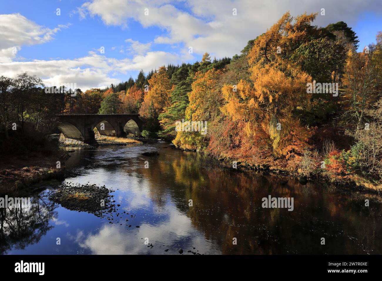 Autumn colours, the Bridge of Oich over the river Oich, Loch Oich ...