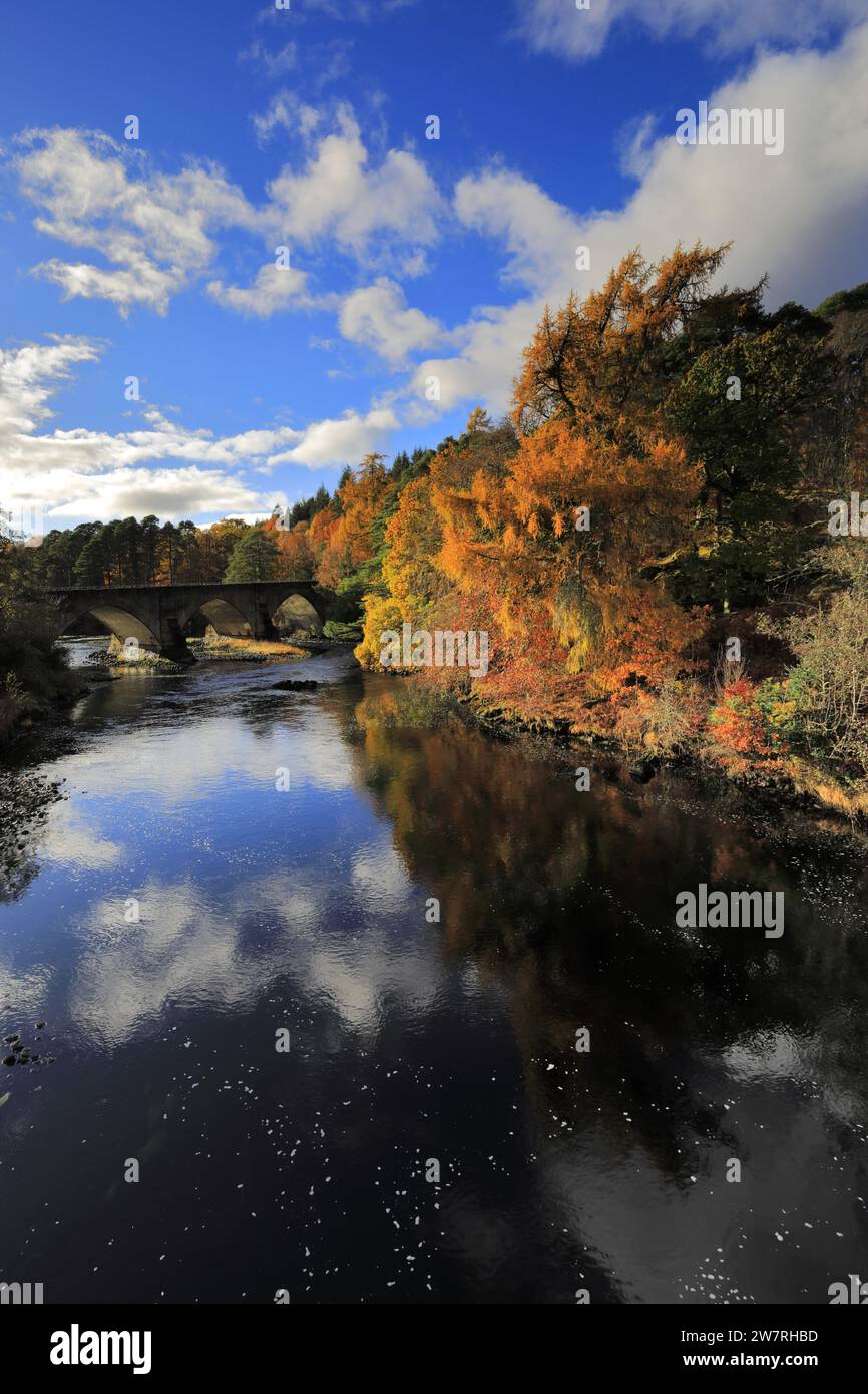 Autumn colours, the Bridge of Oich over the river Oich, Loch Oich ...