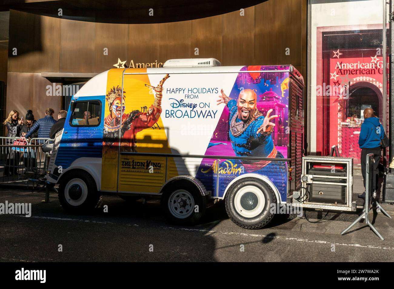 A repurposed Citro n truck serves free coffee drinks to passer-by ...