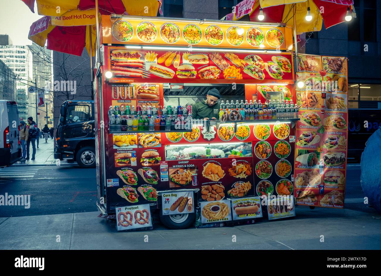 Halal food cart in Midtown Manhattan in New York on Wednesday, December ...