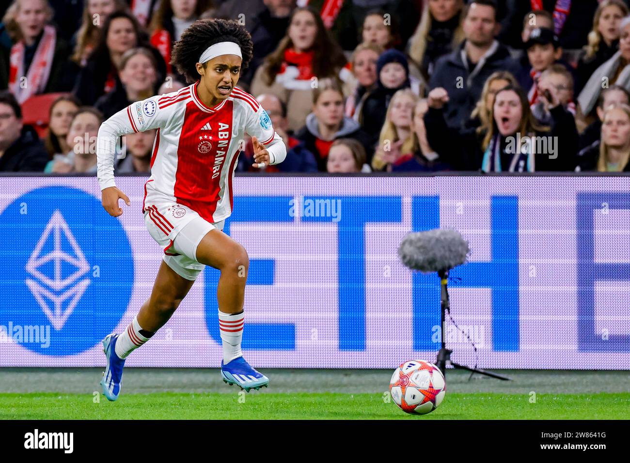 AMSTERDAM, NIEDERLANDE - DECEMBER 20: Lily Yohannes (AJAX Amsterdam ...