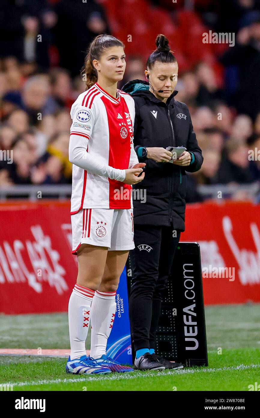 AMSTERDAM, NIEDERLANDE - DECEMBER 20: Danique Noordman (AJAX Amsterdam ...