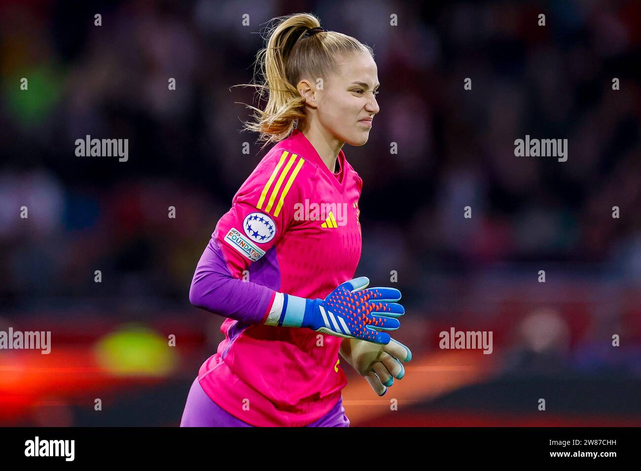 AMSTERDAM, NIEDERLANDE - DECEMBER 20: Regina van Eijk (AJAX Amsterdam ...