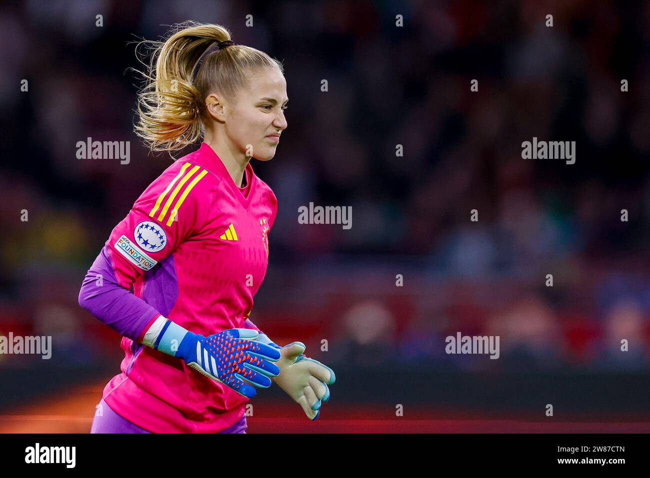 AMSTERDAM, NIEDERLANDE - DECEMBER 20: Regina van Eijk (AJAX Amsterdam ...