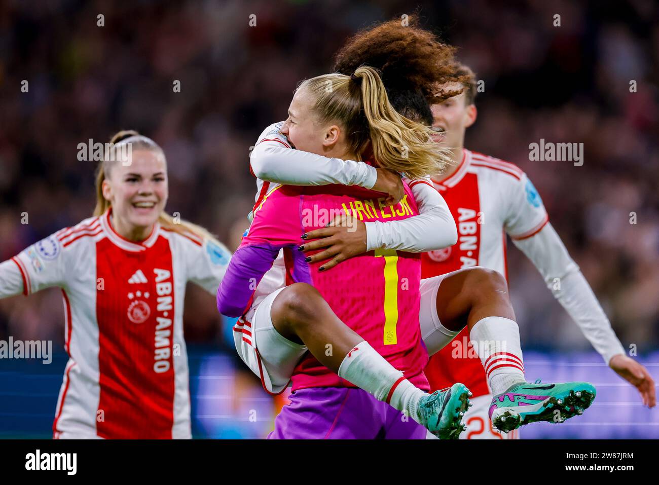 AMSTERDAM, NIEDERLANDE - DECEMBER 20: Regina van Eijk (AJAX Amsterdam ...