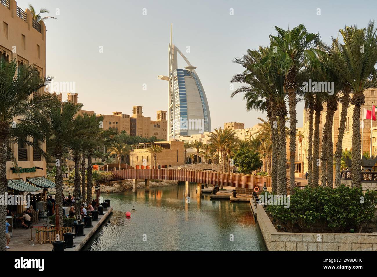 View of canal at Souk Madinat Jumeirah and Burj Al Arab, Dubai, United ...