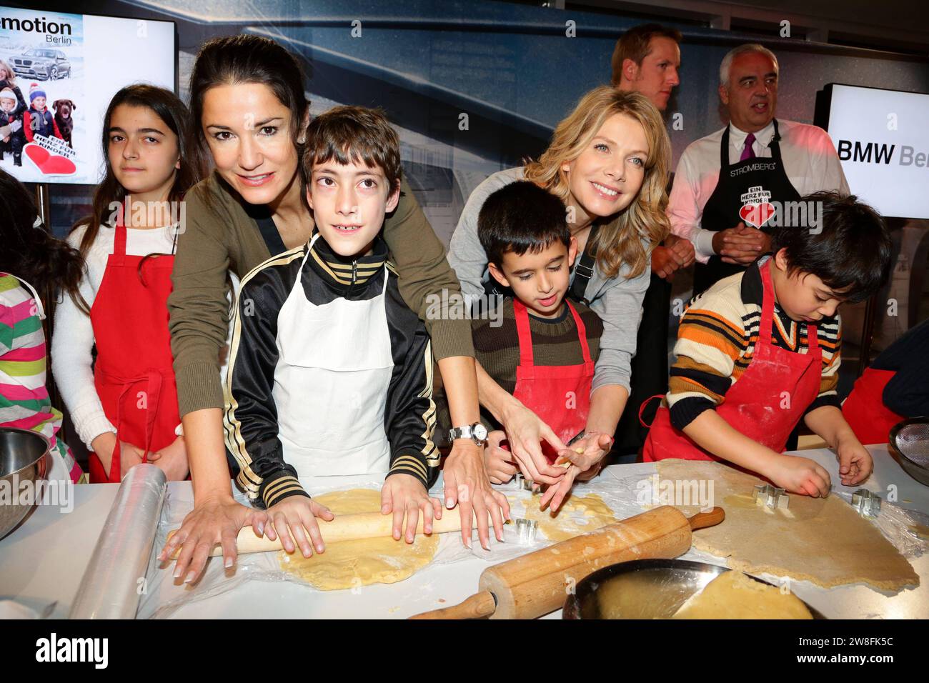 Mariella Ahrens Ursula Karven - BMW Promi Backen - Berlin - 04.12.2012 Berlin Deutschland ...