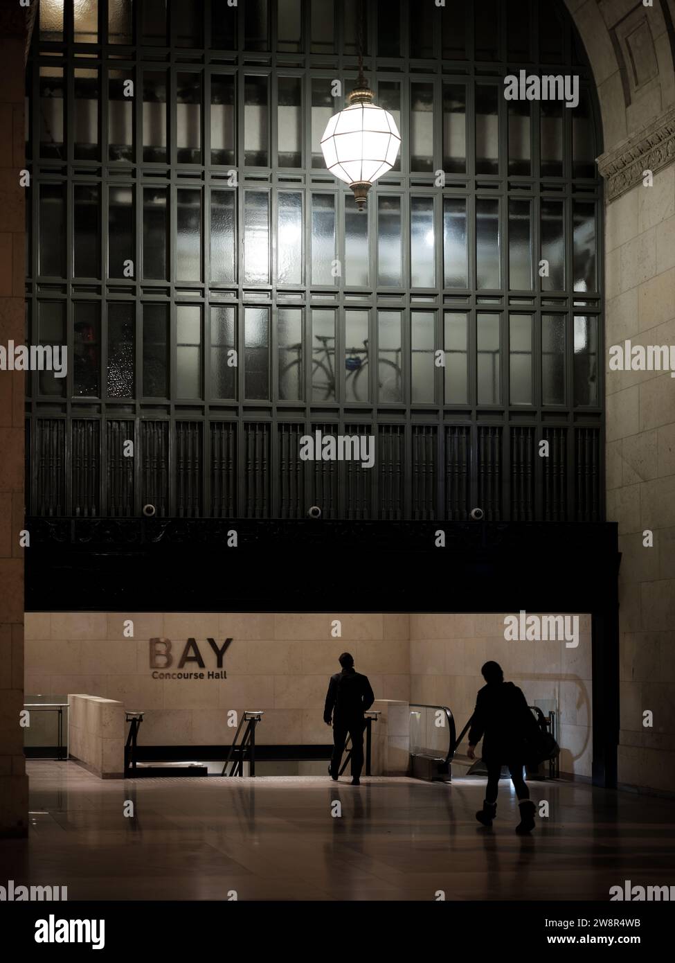 Commuters scramble to catch their train inside Union Station in Toronto ...