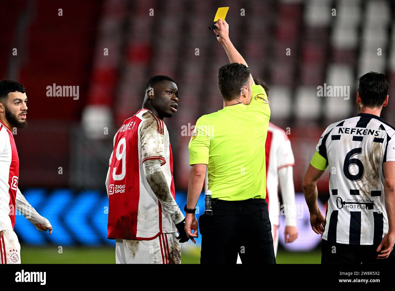 Referee erwin blank of the knvb hi-res stock photography and images - Alamy