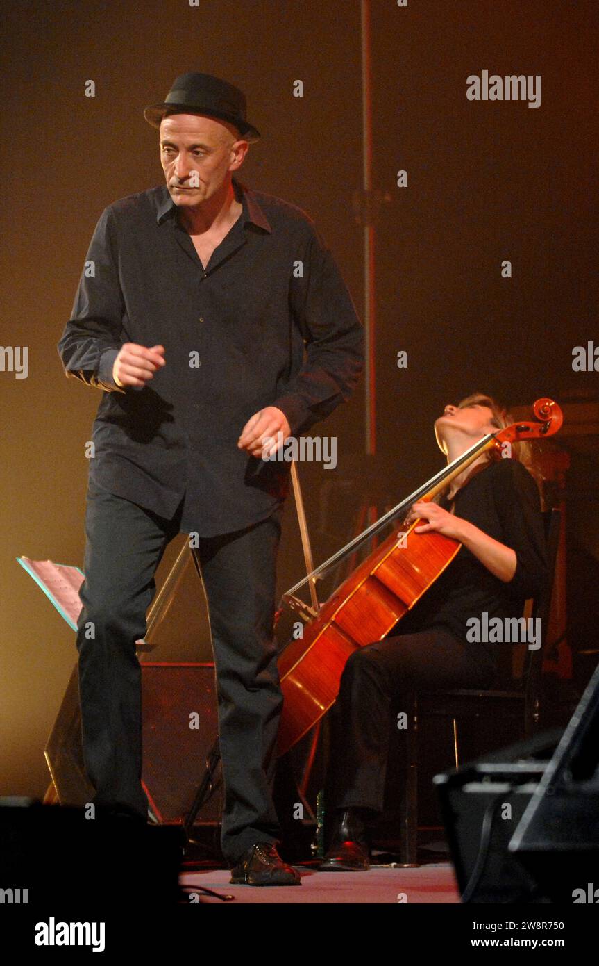 Mimi ciaramella drummer hi-res stock photography and images - Alamy