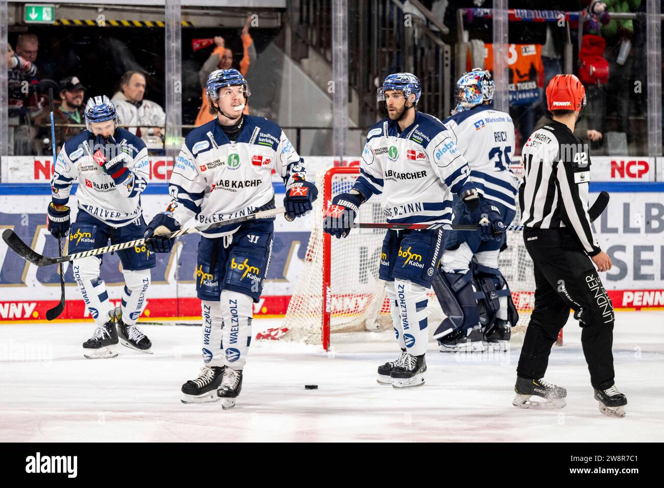 Tim Bender (77, Iserlohn Roosters ) traurig enttaeuscht nach Gegentor ...