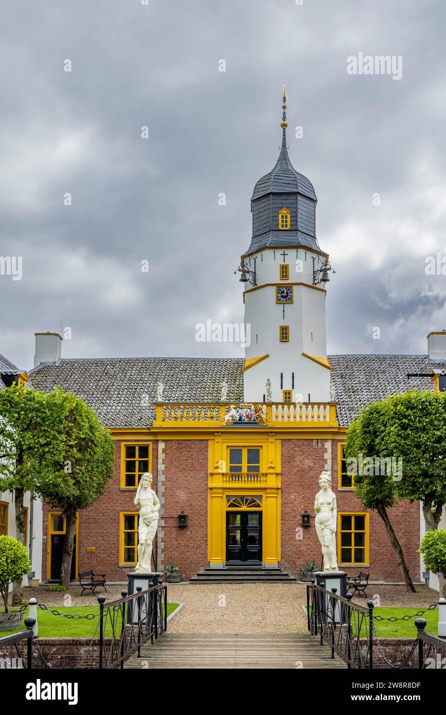 Estate and mansion Fraeylemaborg in Slochteren municipality Midden ...
