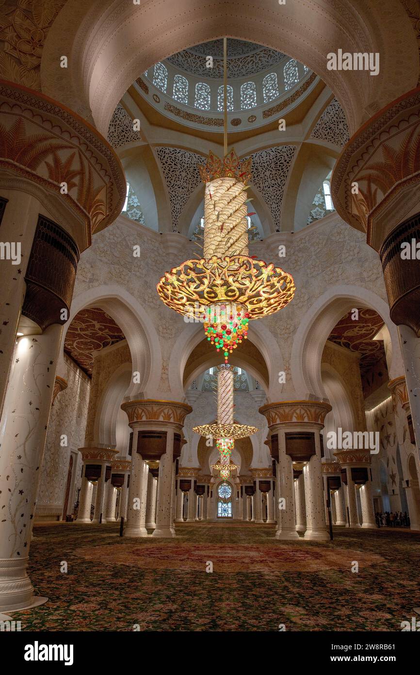 Chandeliers in main prayer hall of Sheikh Zayed Grand Mosque, Abu Dhabi ...