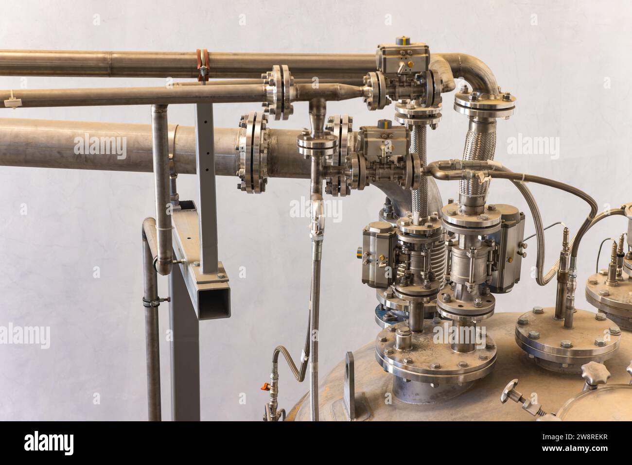 Pipes valves pump systems hi-res stock photography and images - Alamy