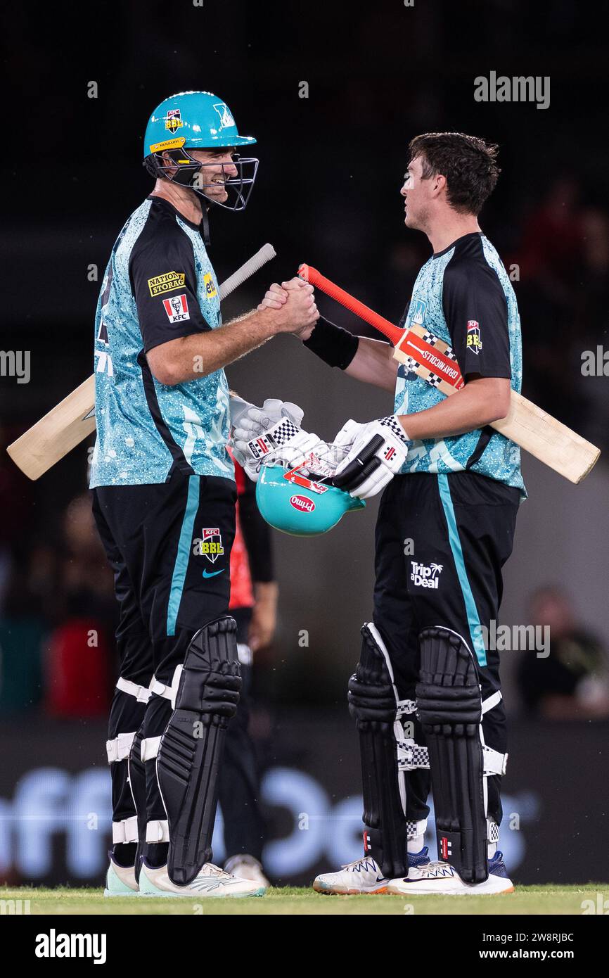 Cricket players shake hands hi-res stock photography and images - Alamy