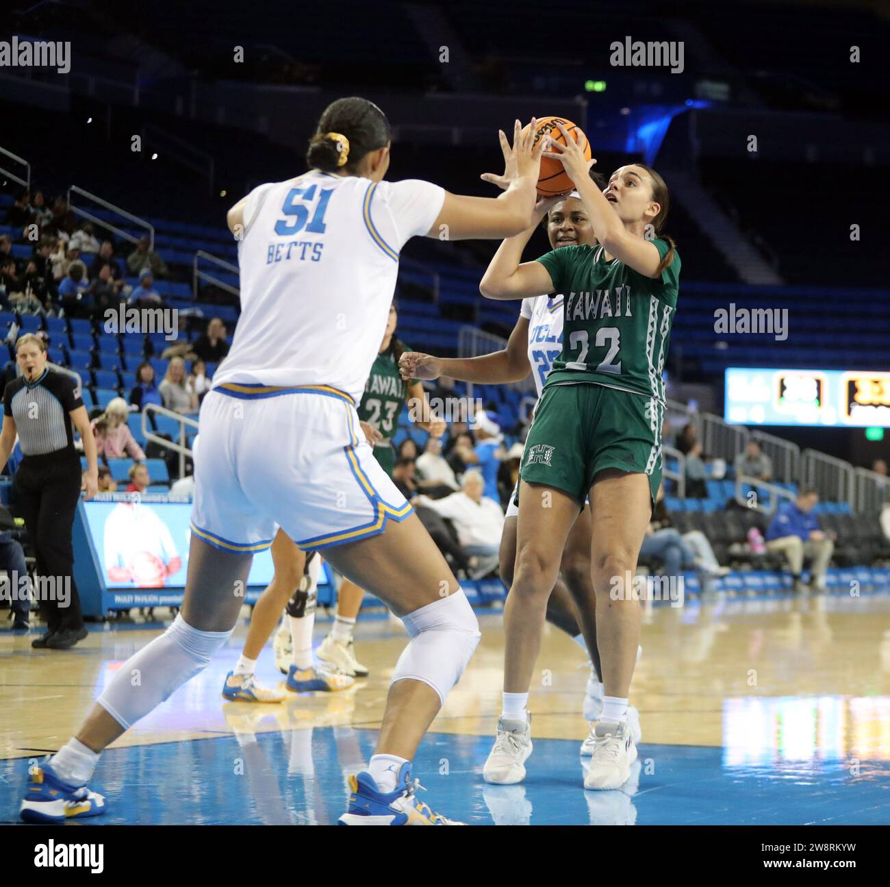 December 21, 2023 - Hawai'i Rainbow Wahine guard Jade Peacock #22 puts ...