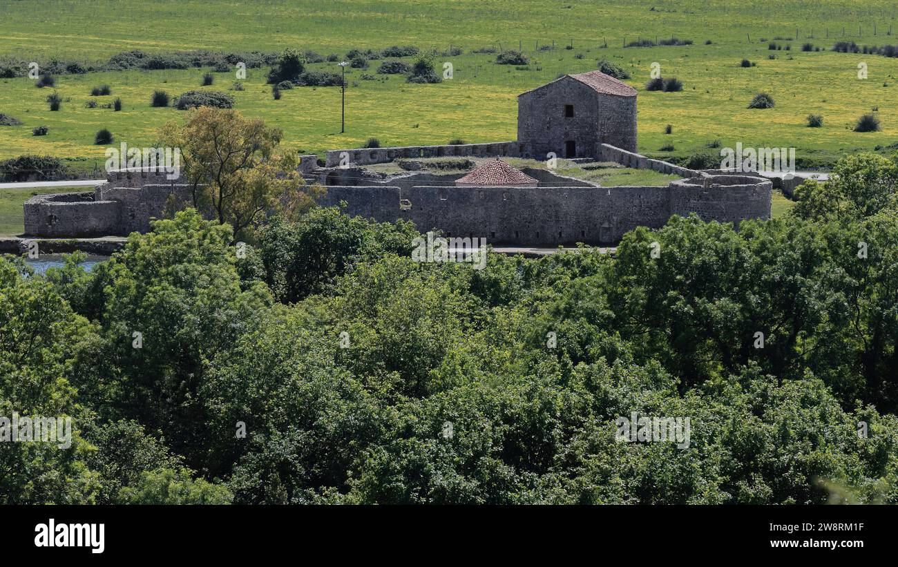 165 The Ottoman-built Venetian triangular fortress on the Vivari ...