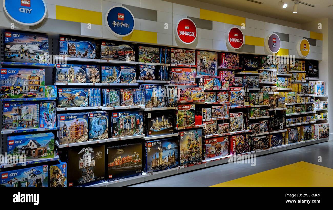 dubai, United arab emirates : Toys at display at lego store Stock Photo ...