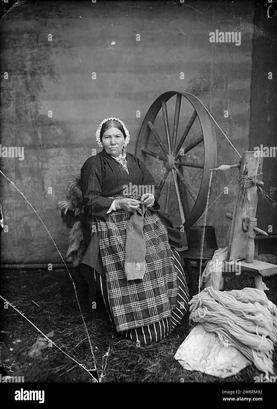 Woman with spinning wheel Stock Photo - Alamy