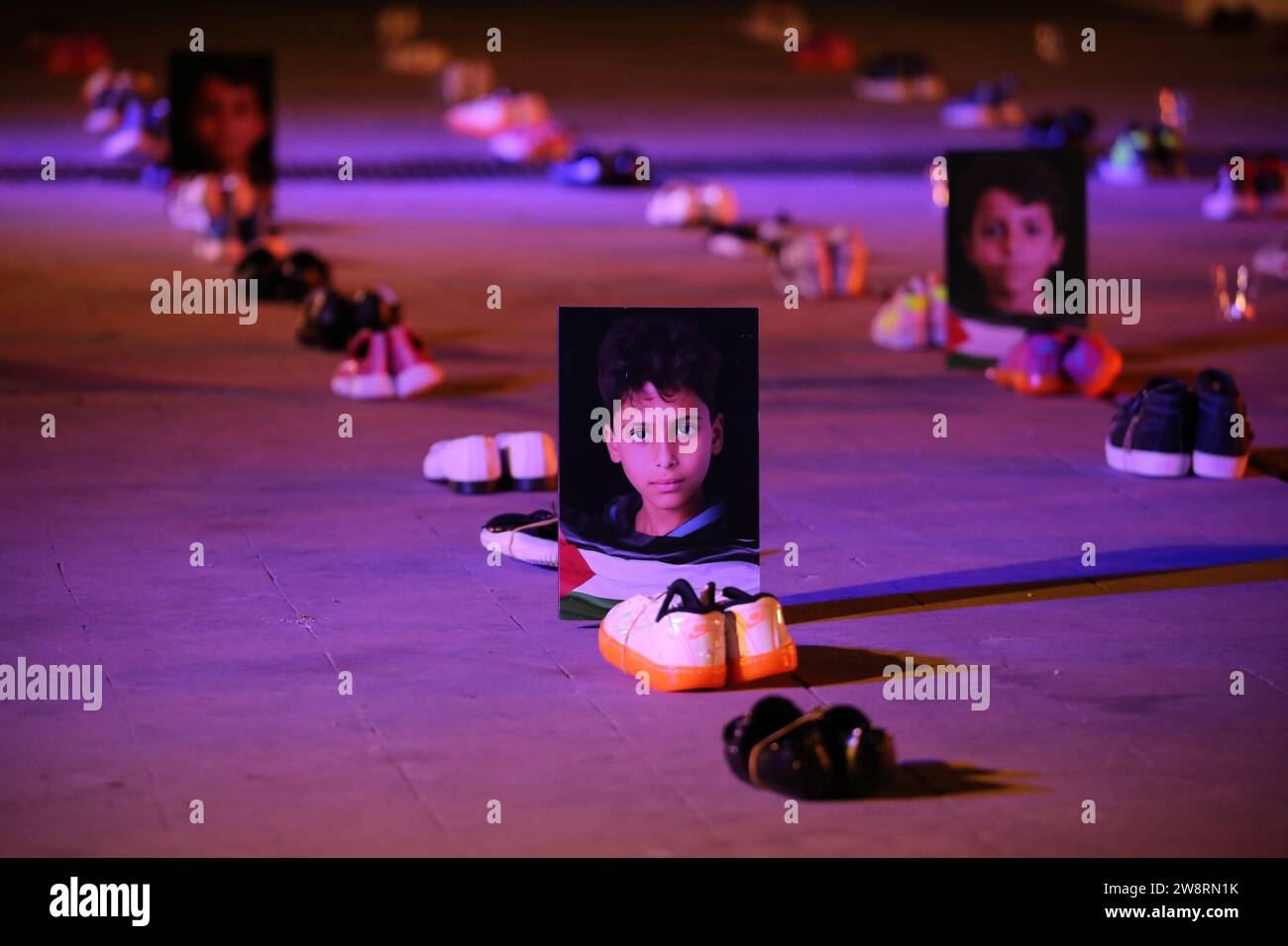 Hafte tir square hi-res stock photography and images - Alamy