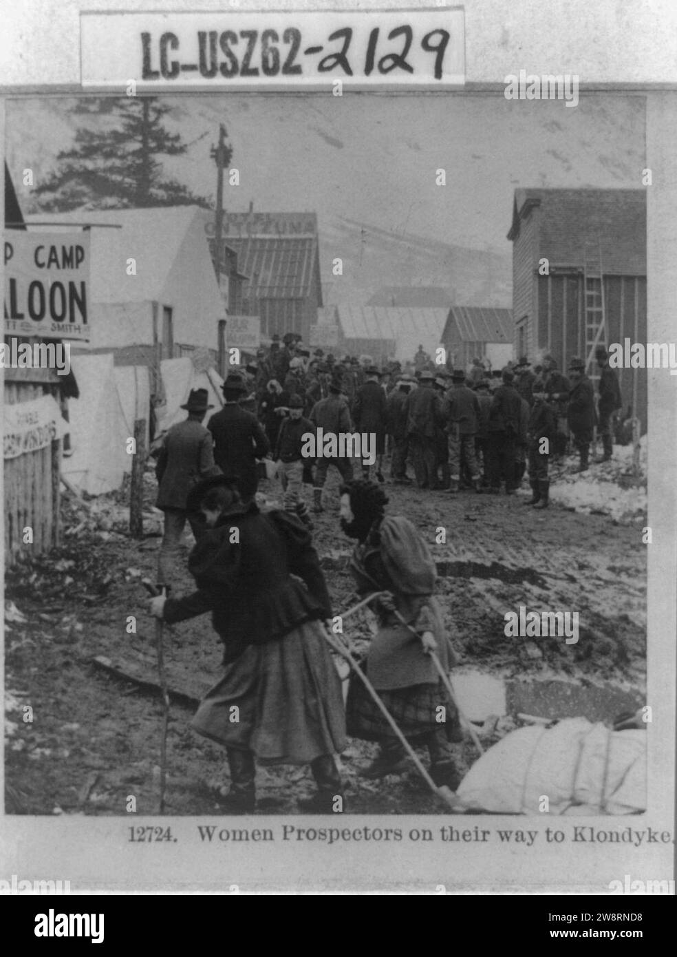 Women prospectors on their way to the Klondyke Stock Photo - Alamy