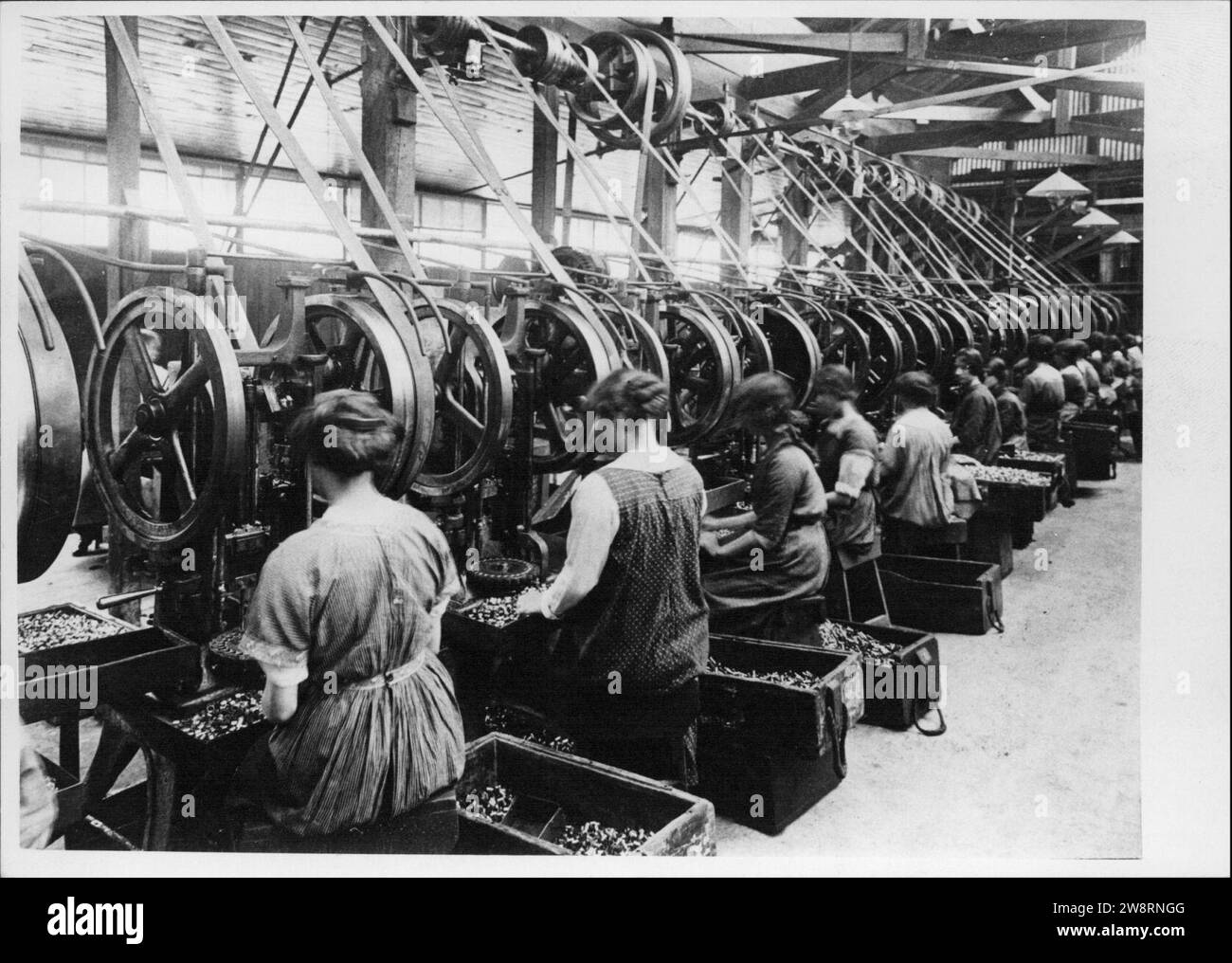 Women Workers, Colonial Ammunition Co. (AM PH-CNEG-C17675 Stock Photo ...