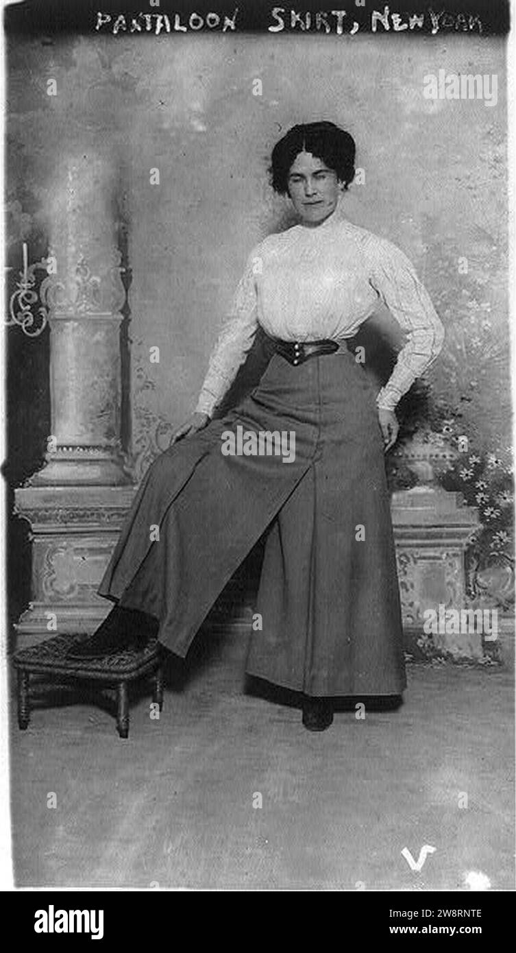 Pantaloon skirt hi-res stock photography and images - Alamy