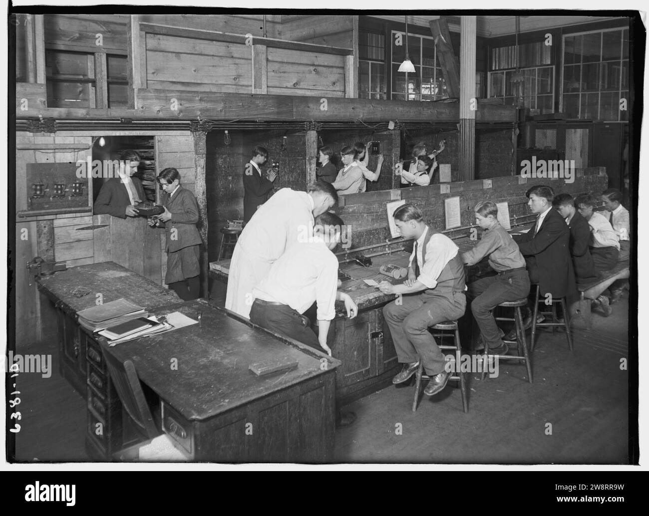 Wood shop class Stock Photo - Alamy