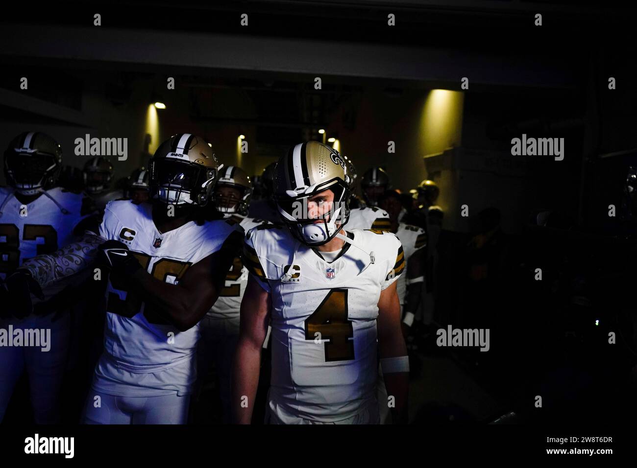 New Orleans Saints quarterback Derek Carr (4) prepares to enter the ...