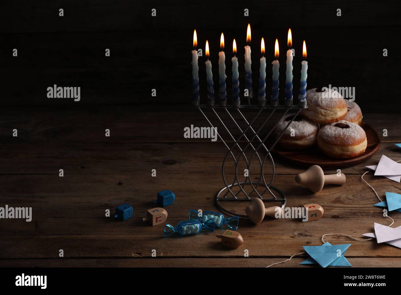 Menorah donuts dreidels stars hi-res stock photography and images - Alamy