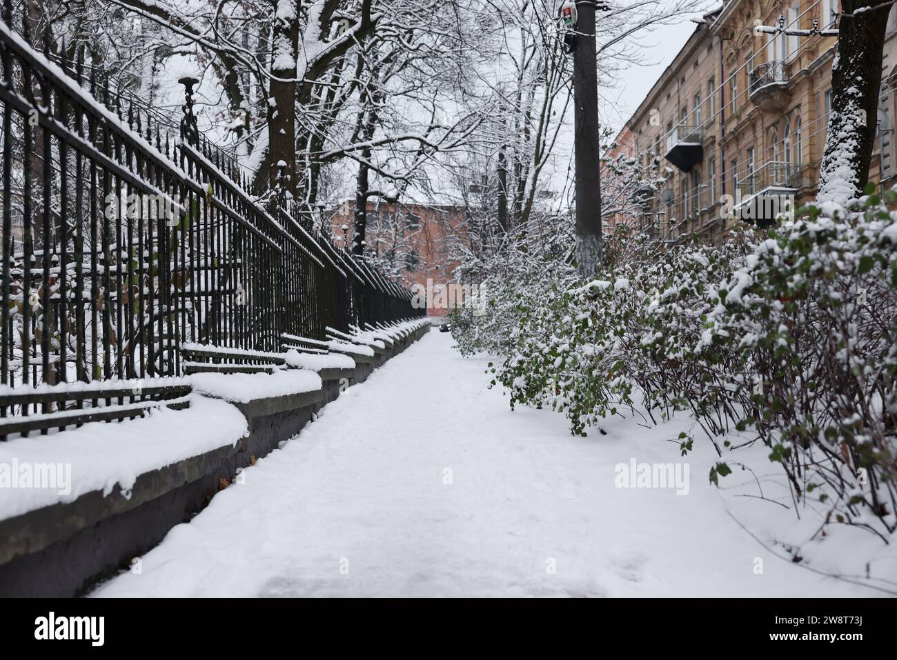 City street covered with snow hi-res stock photography and images - Alamy