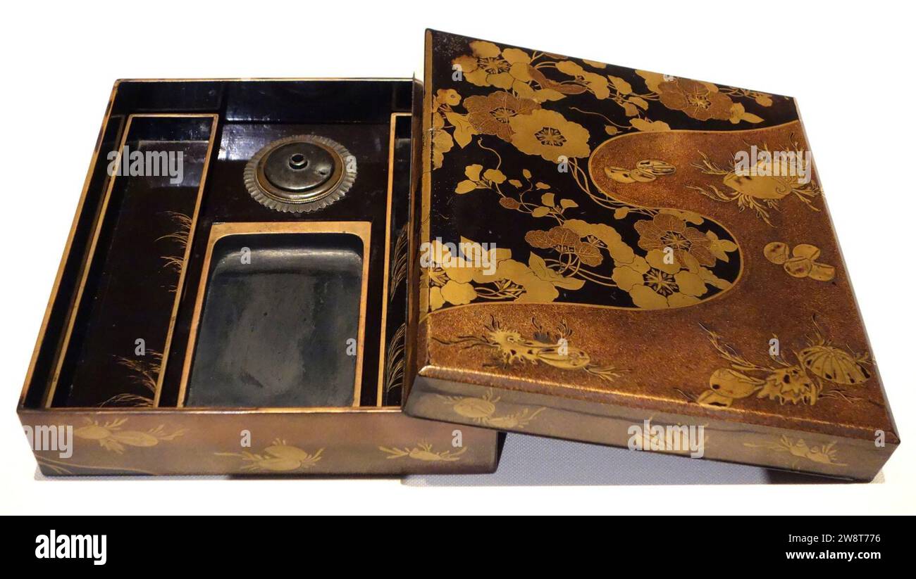 Writing box, Edo period, 17th century, water caltrop and seashell ...