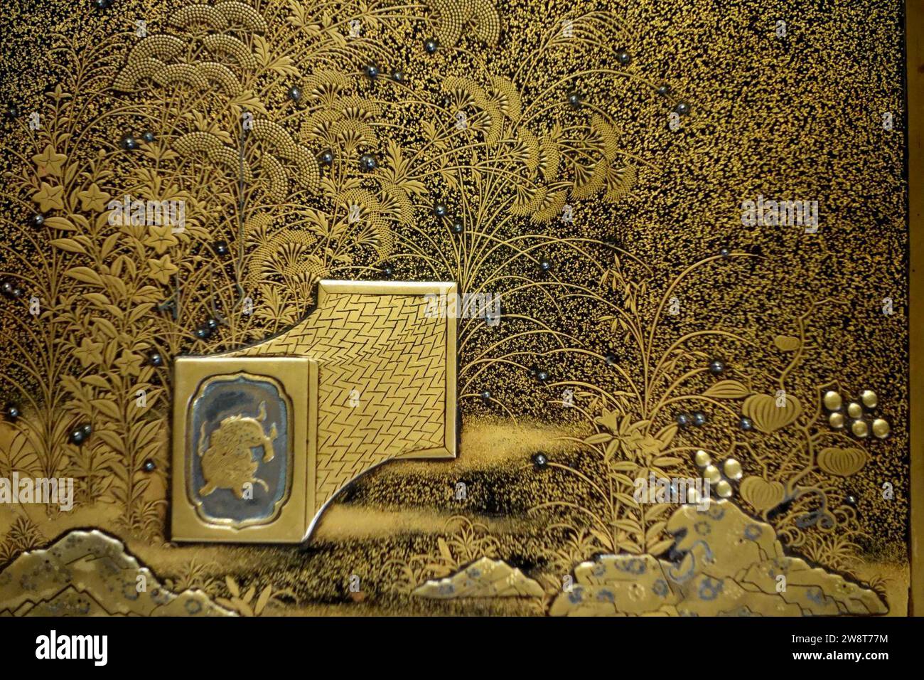 Writing box, Muromachi period, 16th century, cloth-fulling design in ...