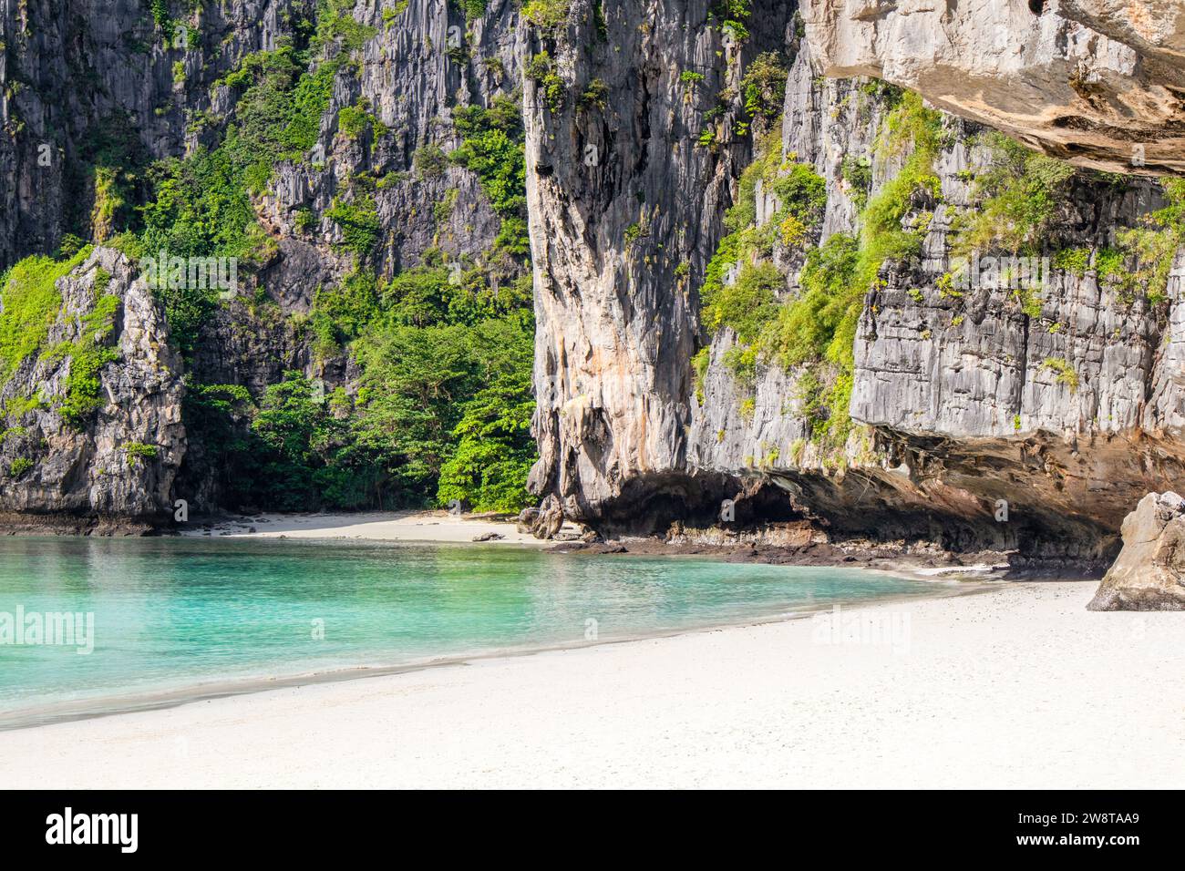 Phi phi le phuket hi-res stock photography and images - Alamy