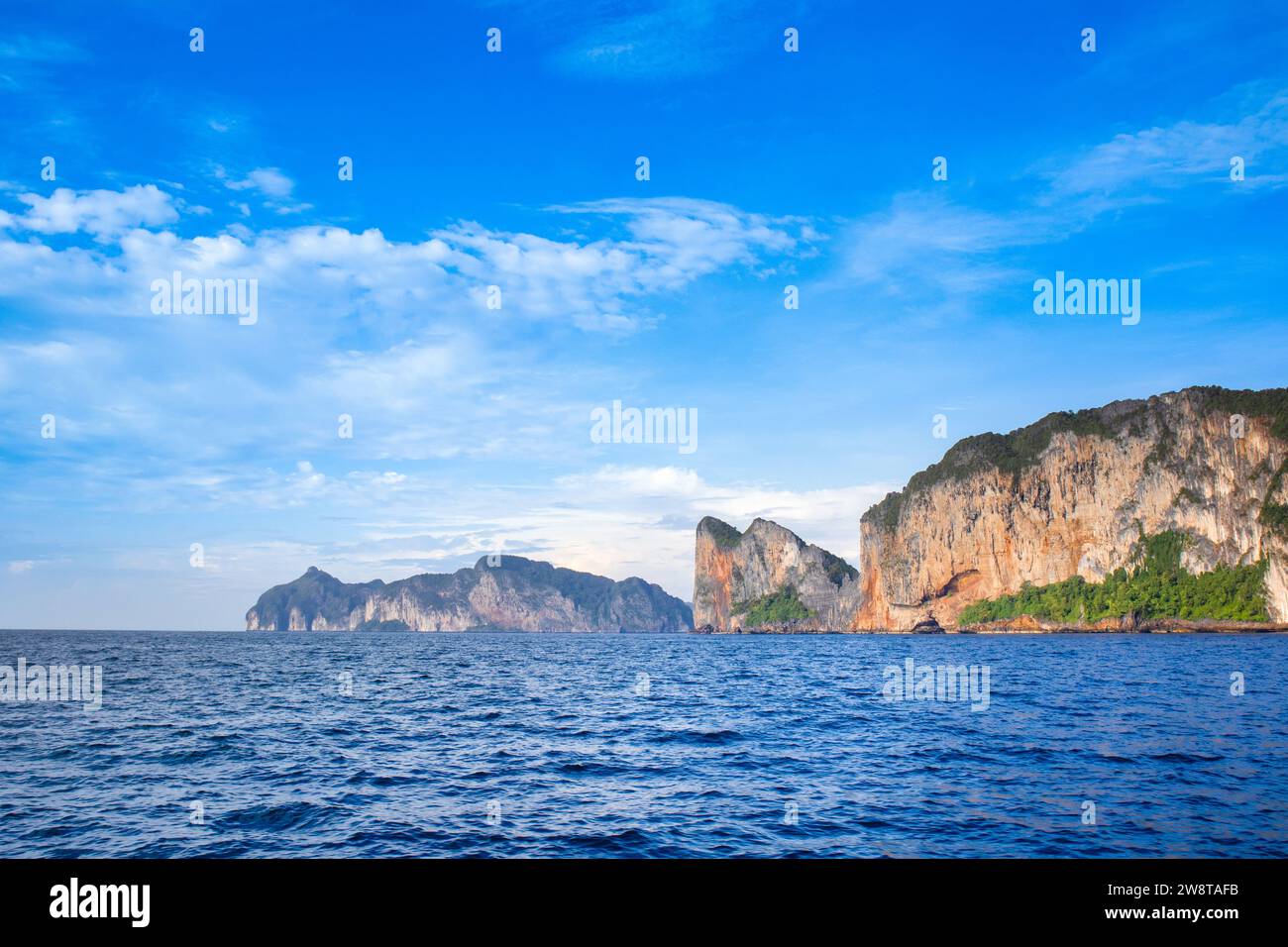 Beautiful sunset landscape of the Maya Bay in the Phi Phi Islands in ...