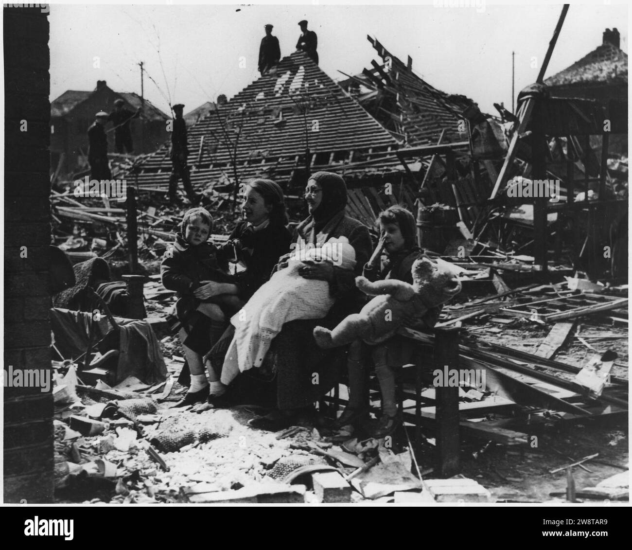 Wwii england bomb damage Black and White Stock Photos & Images - Alamy