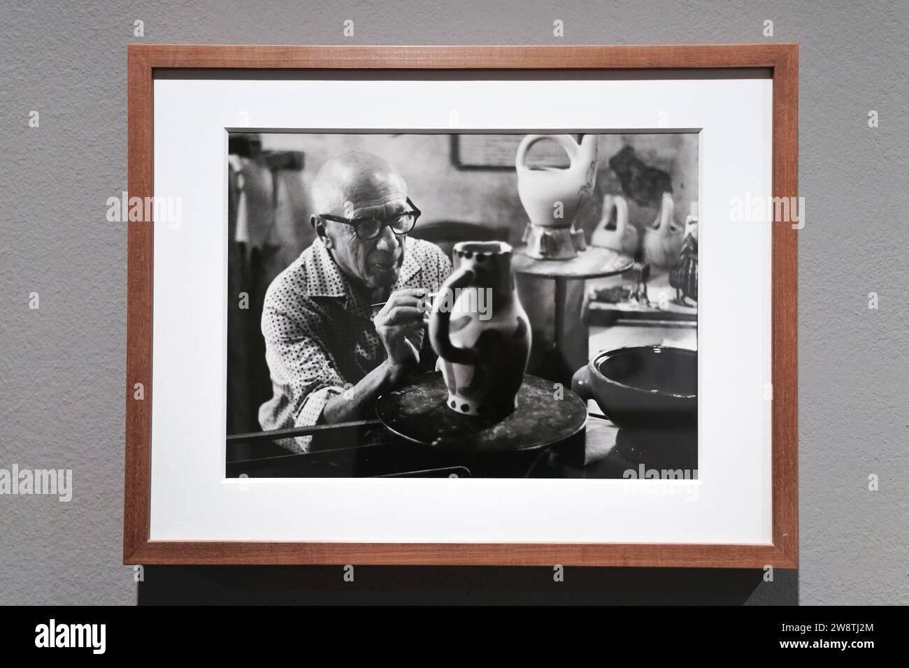 Pablo Picasso at Work Stock Photo - Alamy