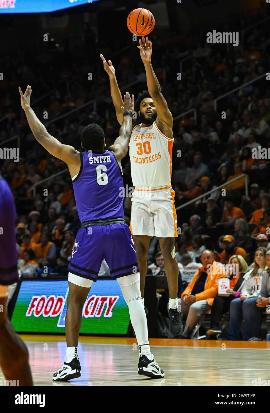 KNOXVILLE, TN - DECEMBER 21: Tennessee Volunteers guard Josiah-Jordan ...