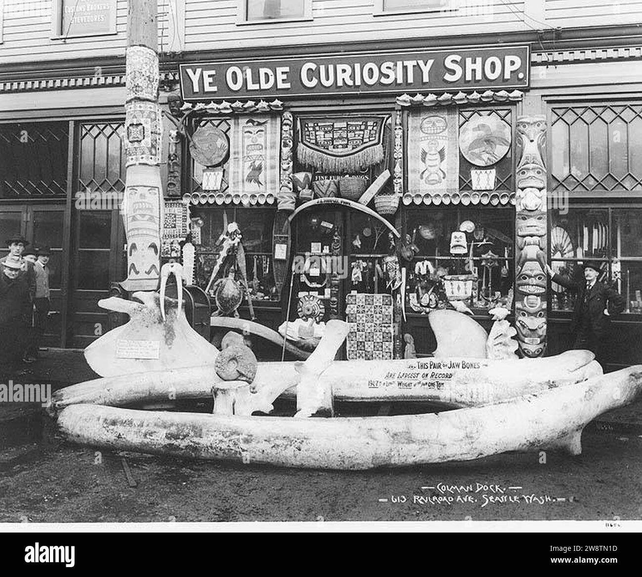 Ye olde curiosity shop seattle hi-res stock photography and images - Alamy