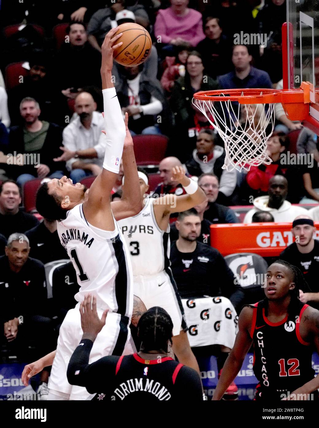 San Antonio Spurs' Victor Wembanyama (1) drives for a dunk during the ...