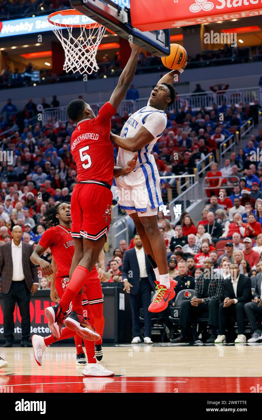LOUISVILLE, KY - DECEMBER 21: Kentucky Wildcats guard Adou Thiero (3 ...