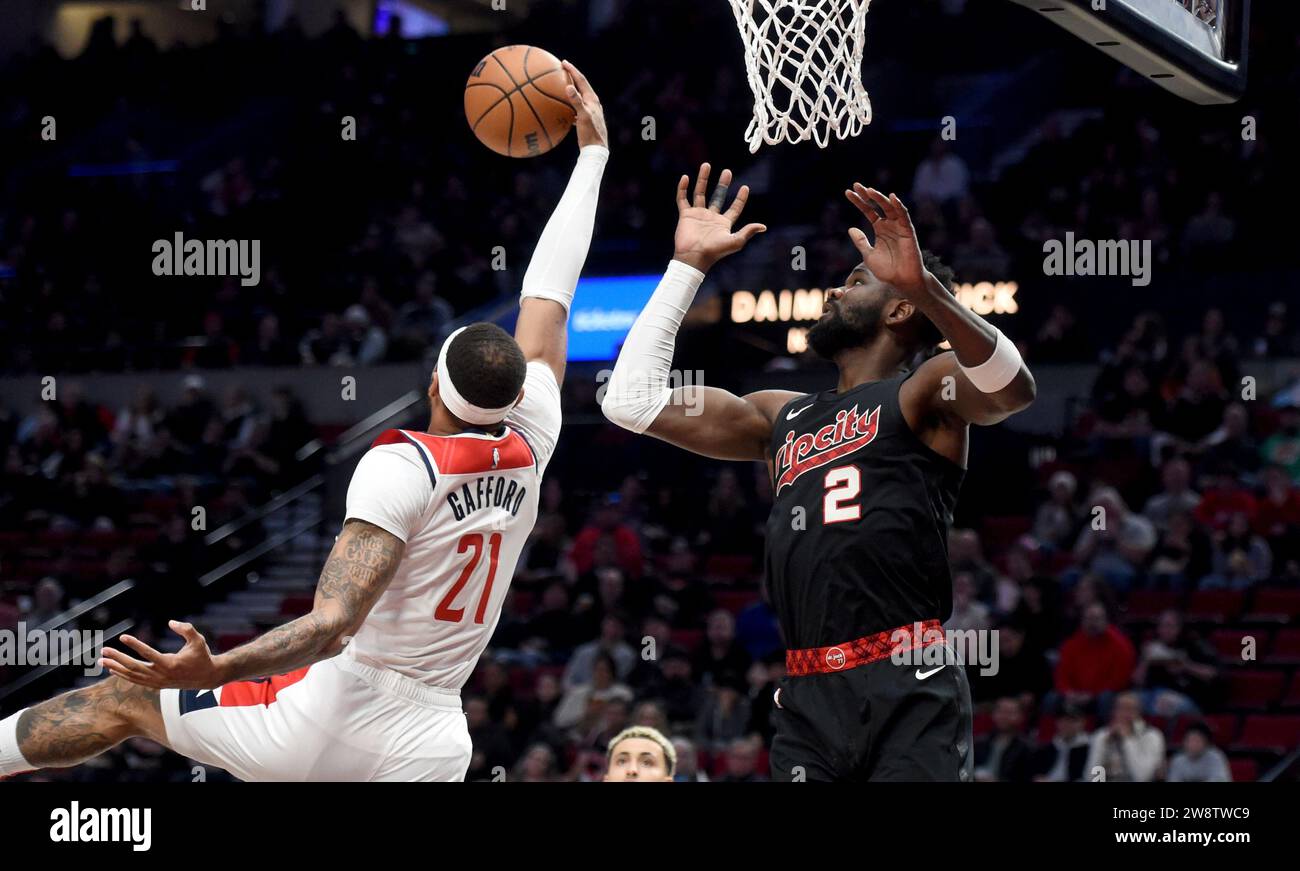 Washington Wizards center Daniel Gafford, left., intercepts a pass ...