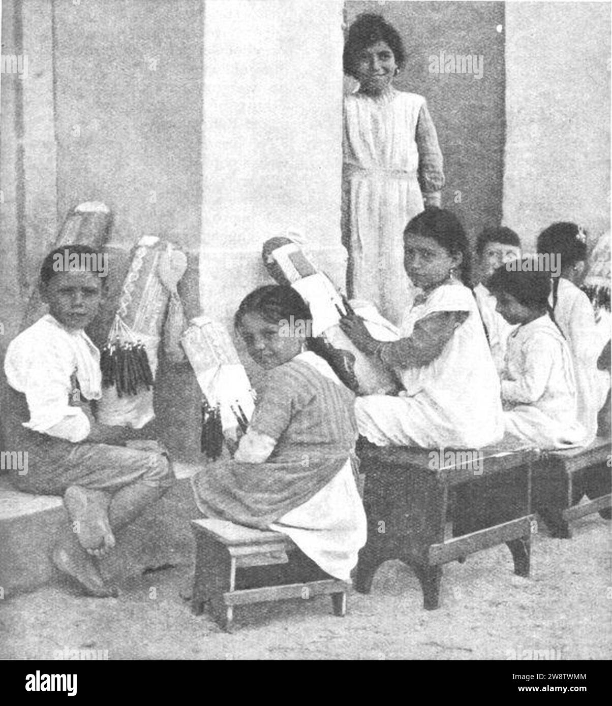 Lace makers hi-res stock photography and images - Alamy