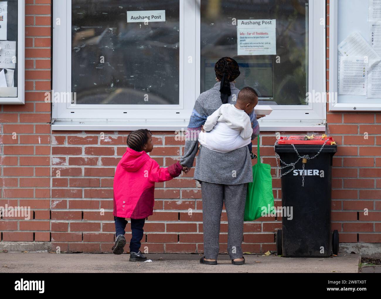 22 November 2023, Hesse, Gießen: A woman stands with her children in ...