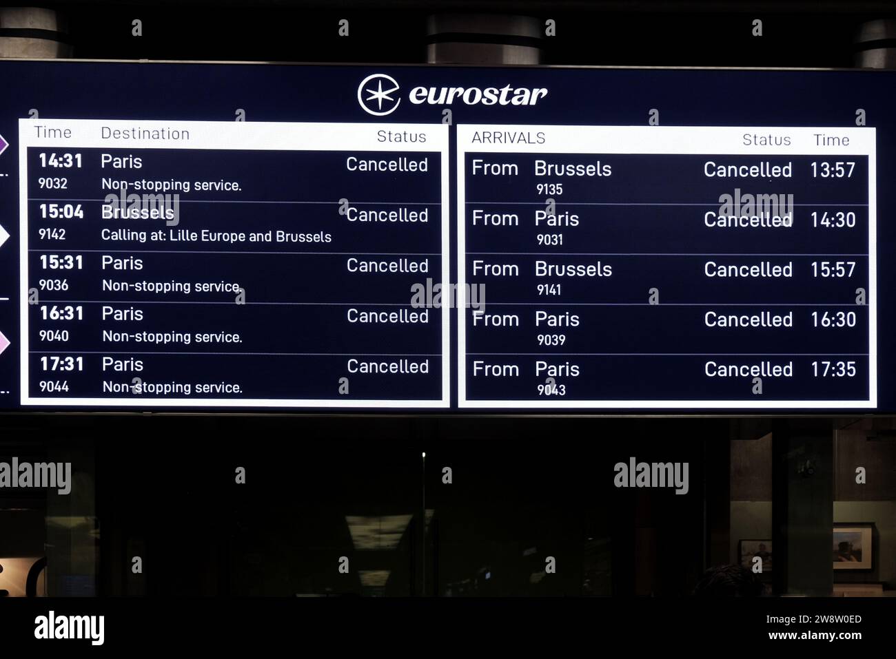 Cancelled trains board hi-res stock photography and images - Alamy