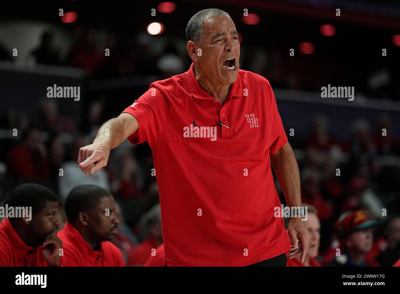 Houston head coach Kelvin Sampson yells during the second half of an ...