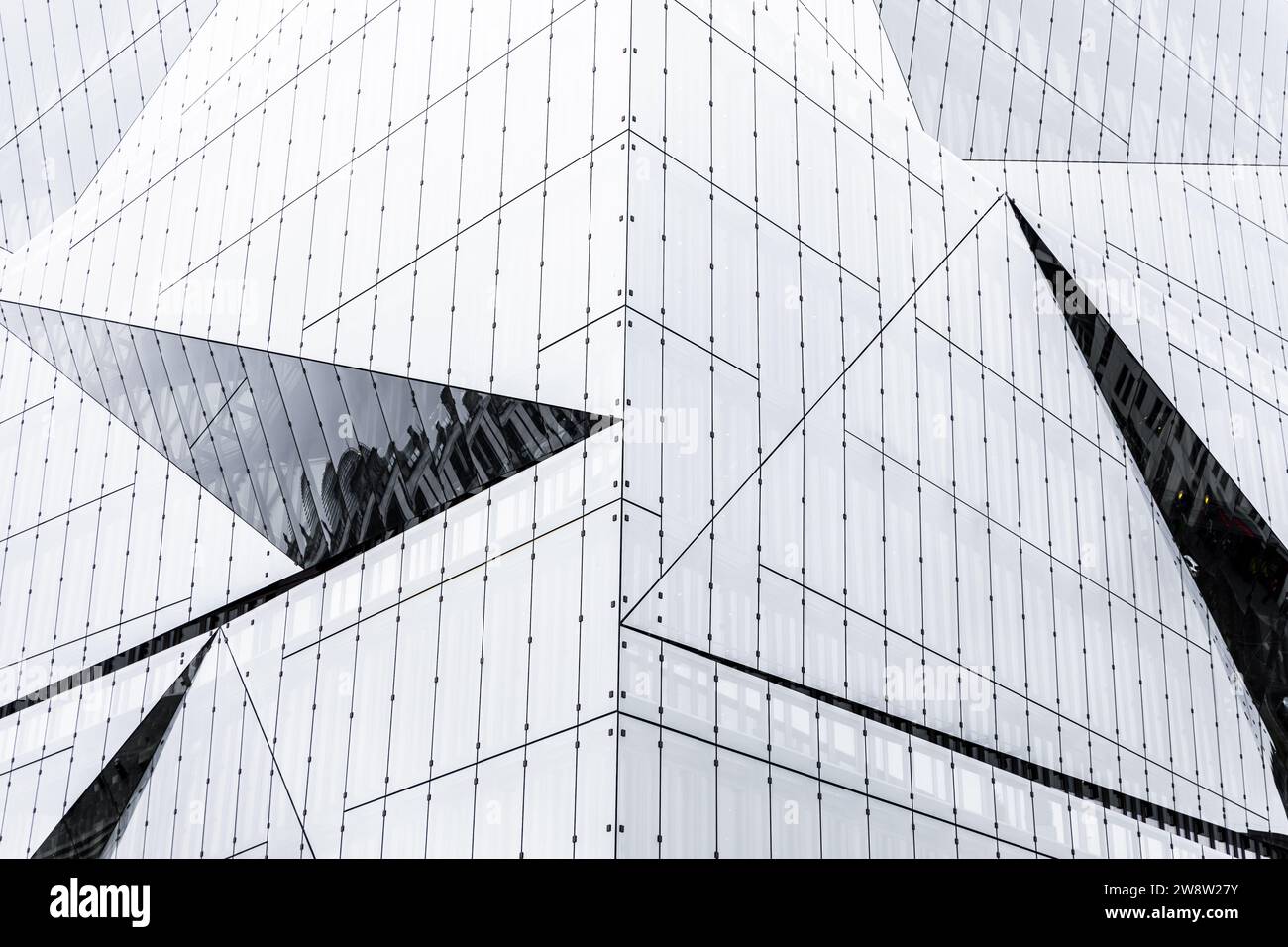 Glass cube structure hi-res stock photography and images - Alamy